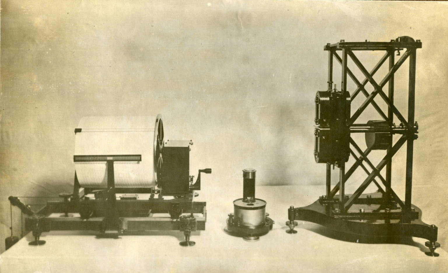 Seismographs at Eskdalemuir Observatory, 1908–1925: tools for ...